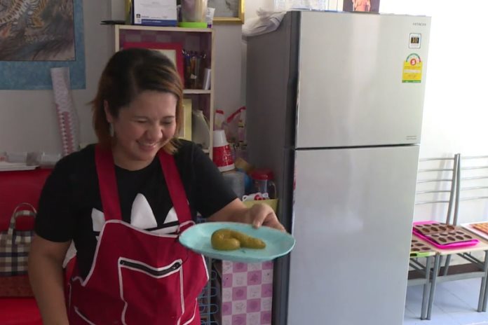 Video | Pasteles con forma de caca de perro hacen furor en Tailandia