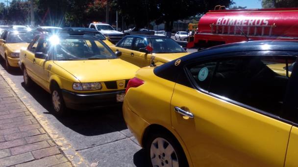 Los taxistas afectados por la escasez de gasolina en la ciudad