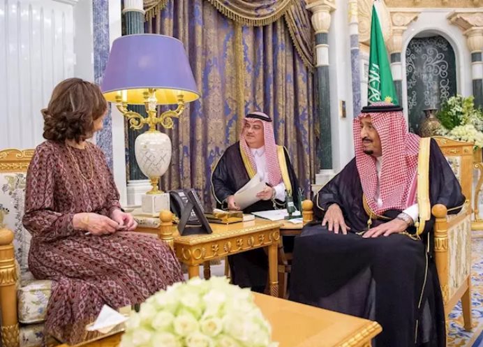 El rey de Arabia Saudita se reune con la directora de la CIA