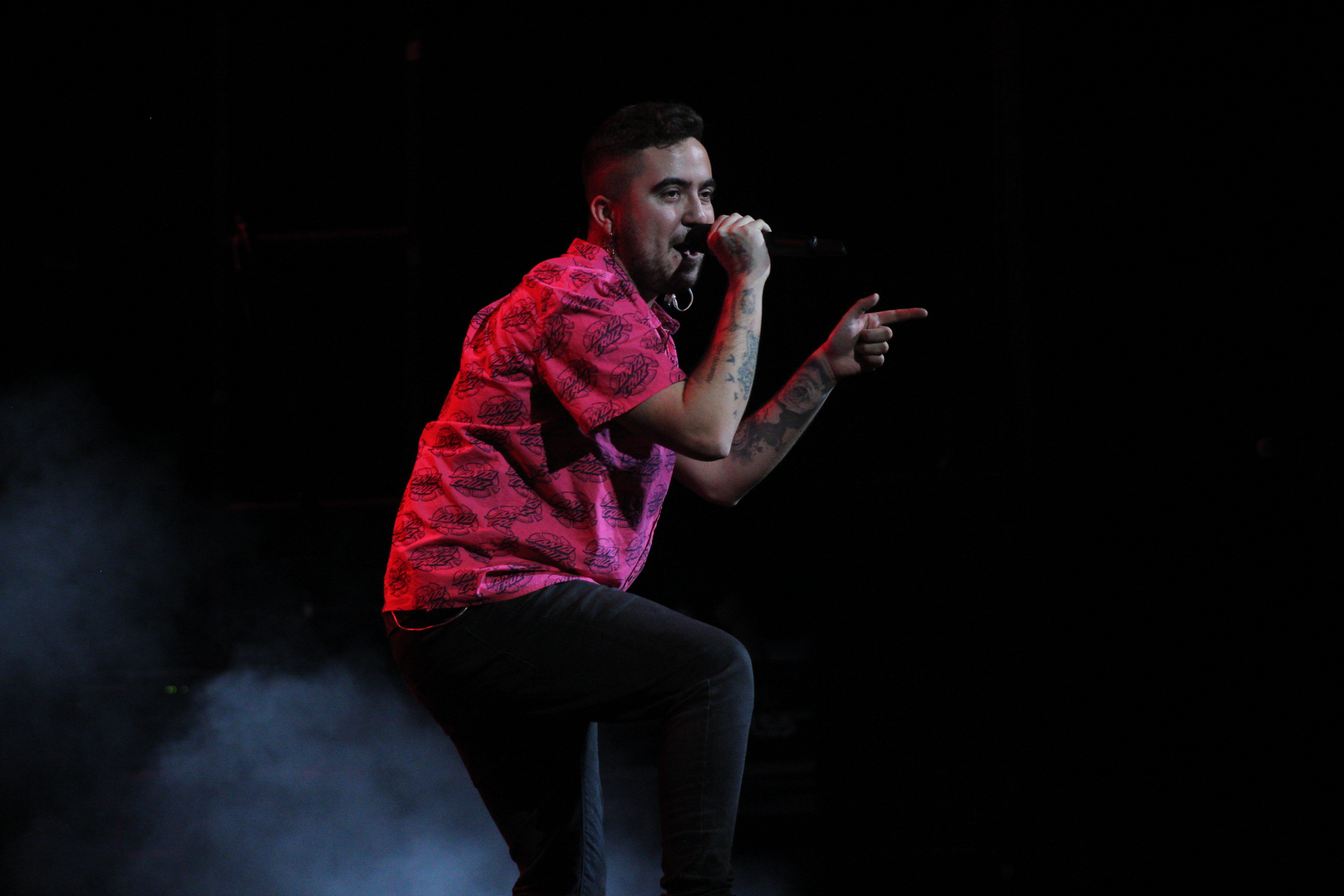 El cantante español Beret aterrizó por primera vez en el Teatro Diana ...