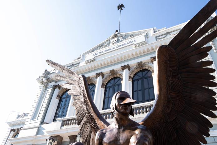 Las icónicas “Alas de México” del escultor Jorge Marín llegan a la ...
