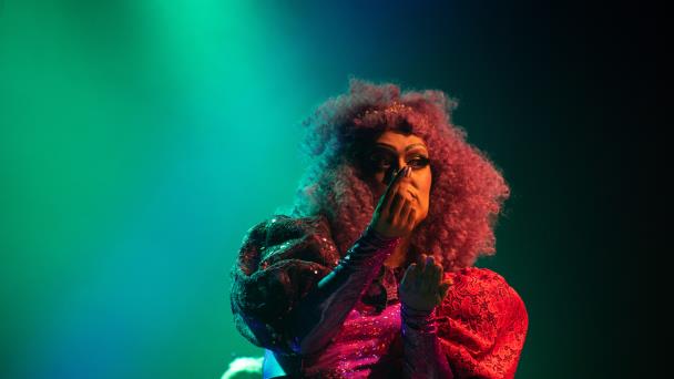 Llega por primera vez a la escena mexicana la obra “Círculo violeta”