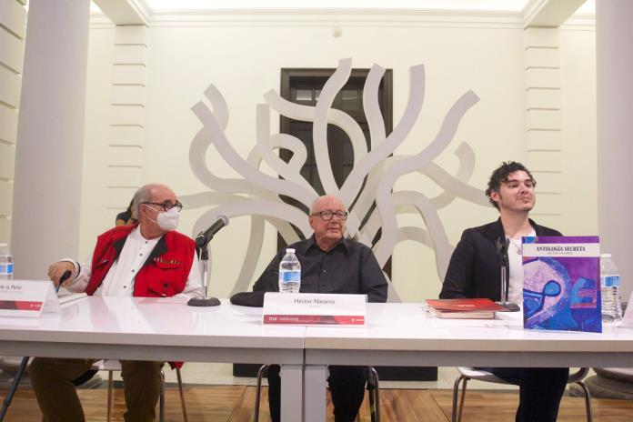 El artista plástico Héctor Navarro presenta su catálogo 'Antología Secreta'