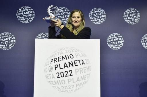 La española Luz Gabás gana el Premio Planeta de novela 2022