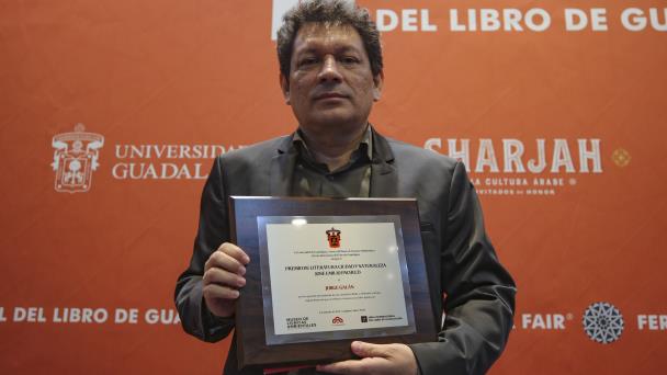El poeta salvadoreño Jorge Galán gana el Premio Literatura Ciudad y ...