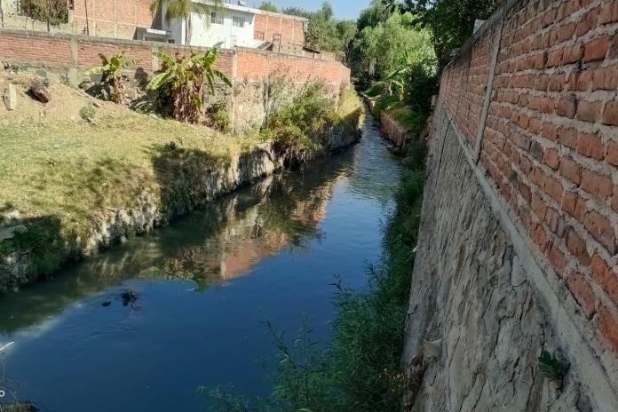 Se repite la tragedia del Santiago; el Río Blanco se llena de químicos
