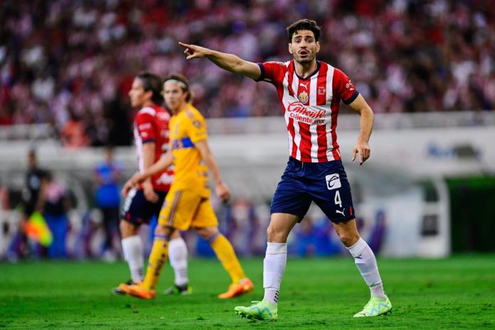 El "Pollo" renueva con Chivas hasta 2026